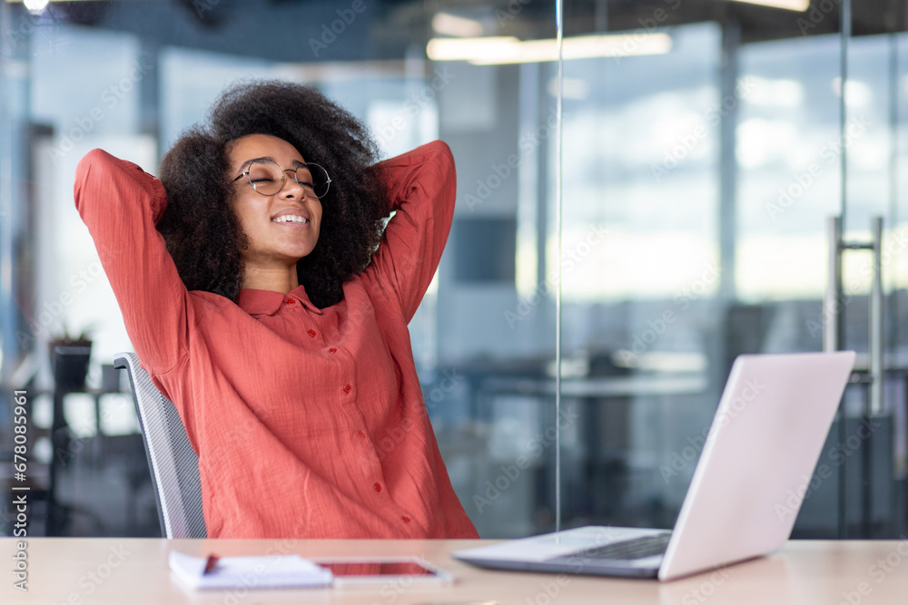 Woman well done successfully completed the work, businesswoman joyful ...