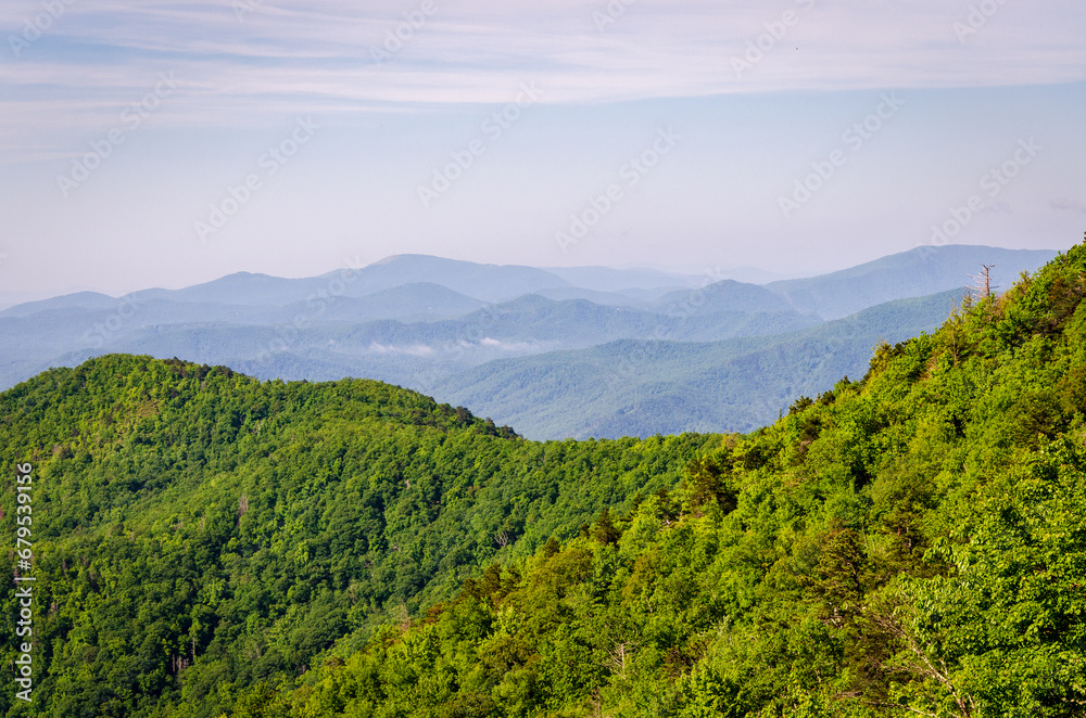 Blue Ridge Parkway, Famous Road linking Shenandoah National Park to ...