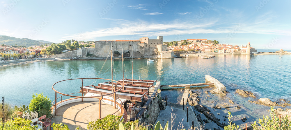 Panorama de l' Anse de la Baleta à Collioure (66190) dans les Pyrénées ...