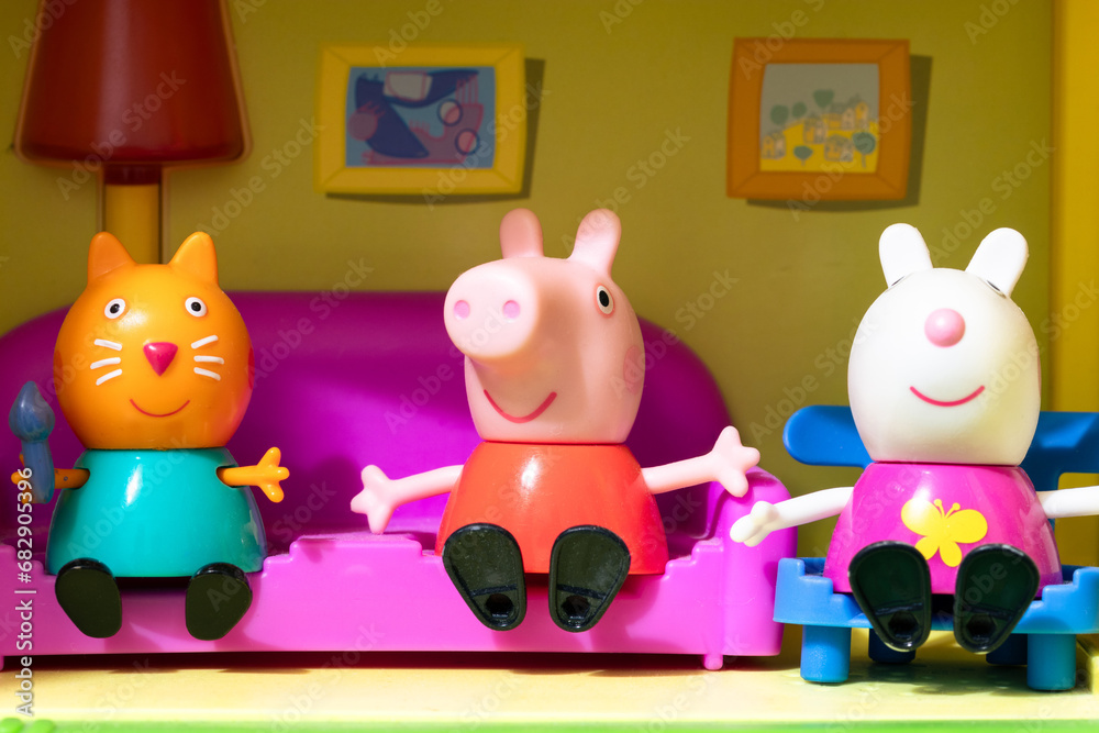 Candy the cat, Peppa the Pig and Suzy the Sheep are sittng on the sofa ...
