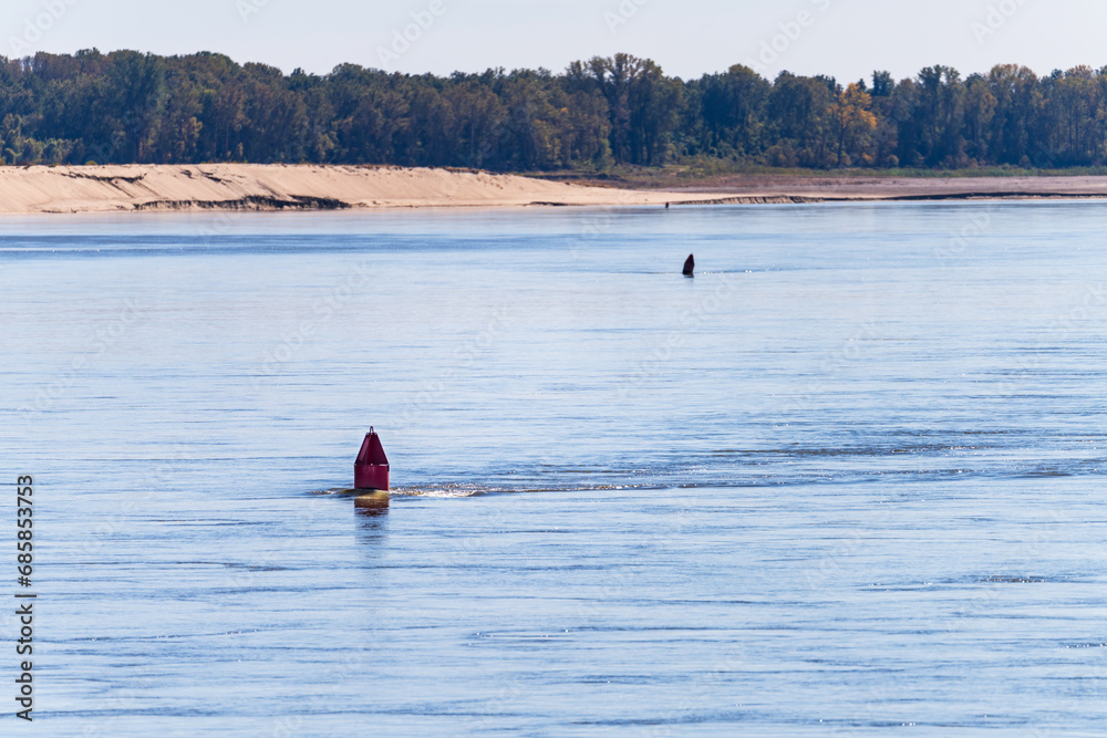 Low water levels in the lower Mississippi river expose sand bars and ...