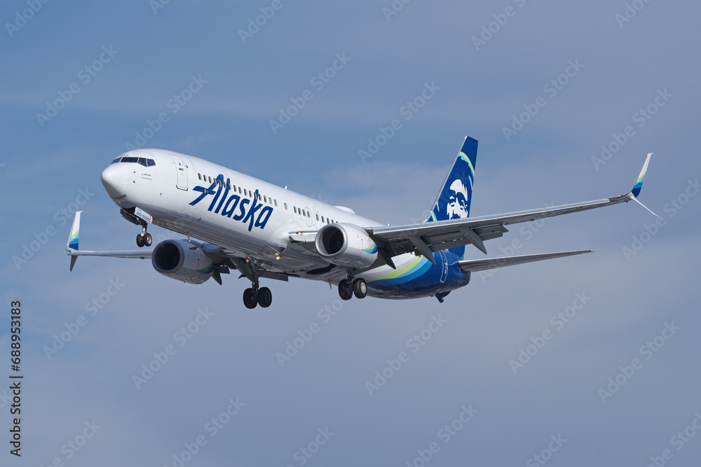 Alaska Airlines Boeing 737-900 shown on final approach to LAX, Los ...