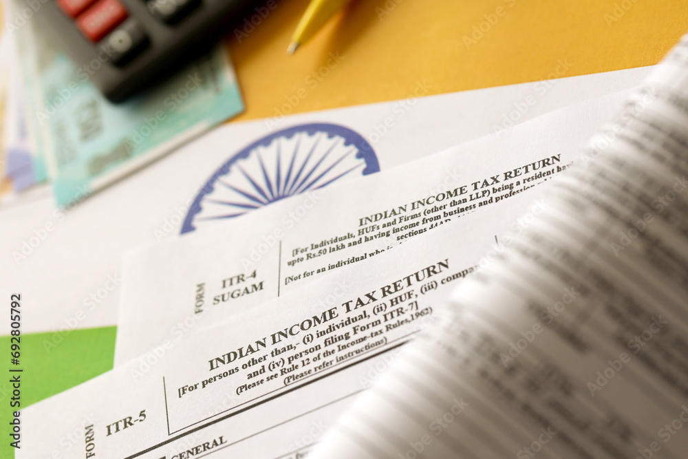 Stock-Foto „Indian income tax return blank form with pen and indian ...