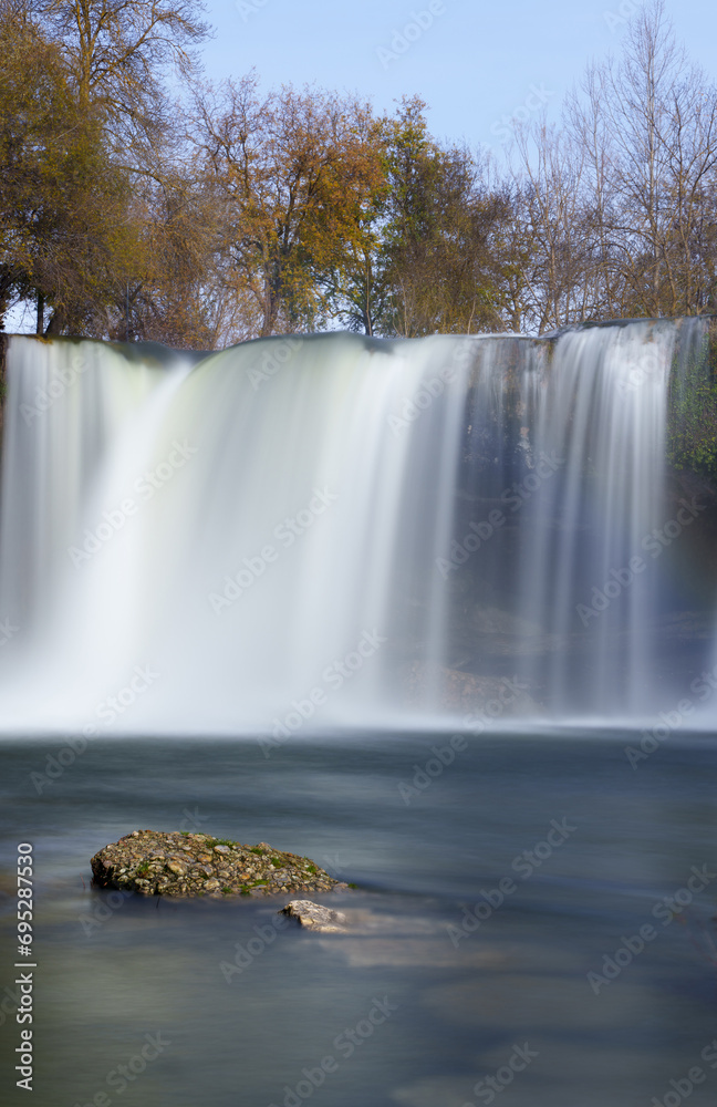 El Peñón waterfall. The Peñón waterfall is located in the Tobalina ...
