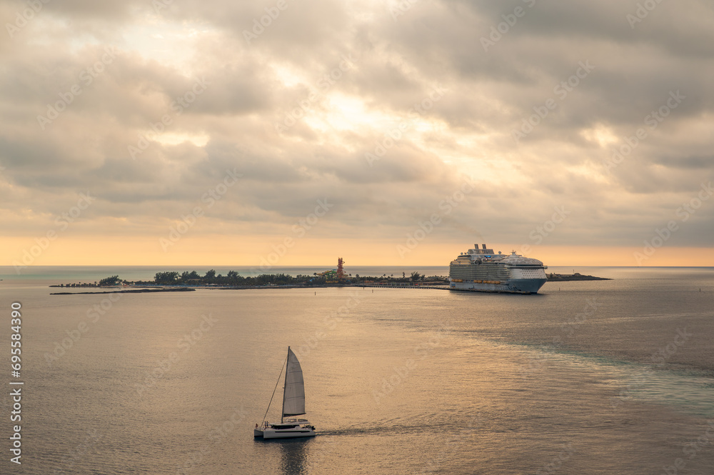 Royal Caribbean Cruise Ship, Wonder of the Seas , docked at Royal ...