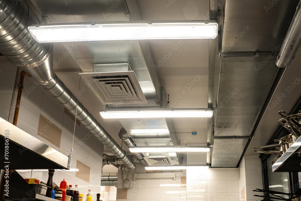 Stock-Foto „Restaurant kitchen ceiling. Ventilation system in cafe ...