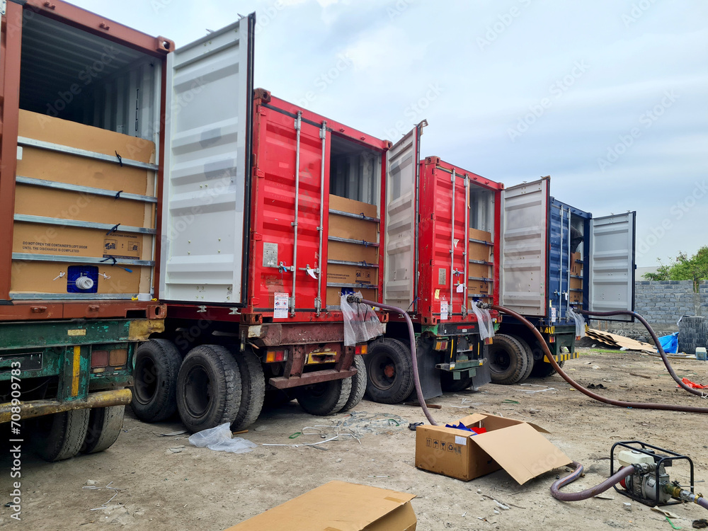 the process of loading used cooking oil with a flexitank, sending ...