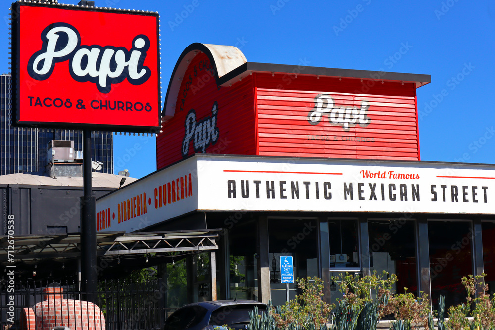 Stock-Foto „Hollywood (Los Angeles), California: Papi Tacos and Churros ...