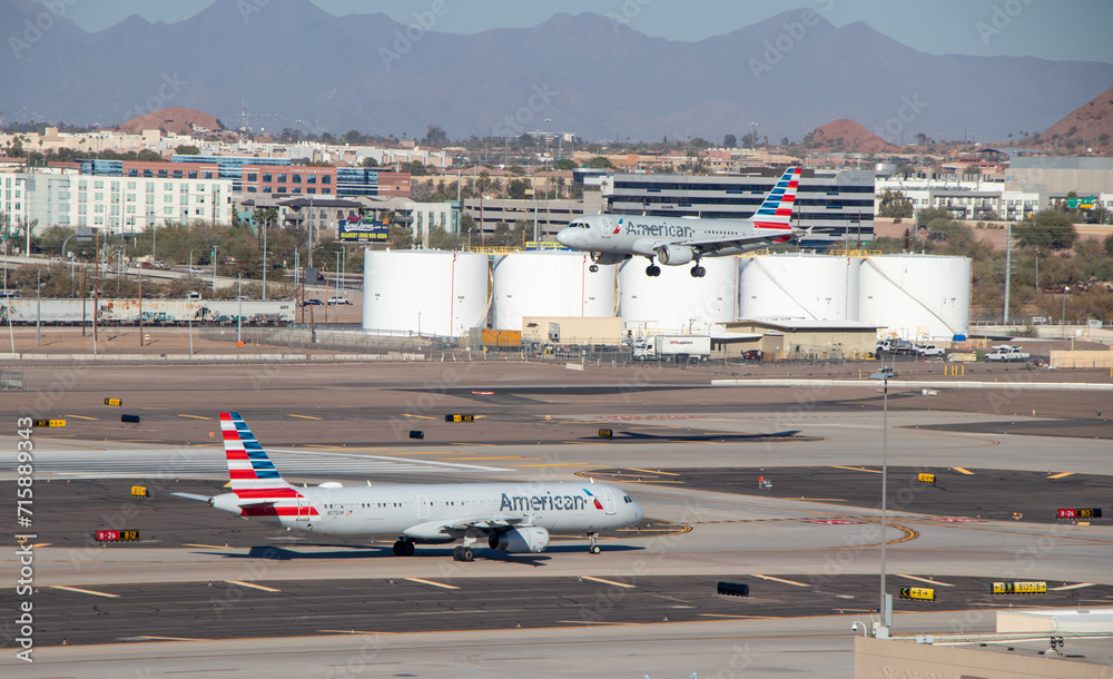 American Airlines Airbus A319 landing on Runway 26 with an American ...