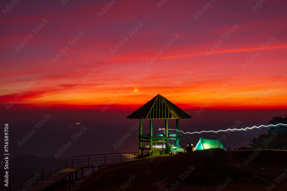 Foto de Stock Silhouette pavilion by the hill during the dusk sky with ...
