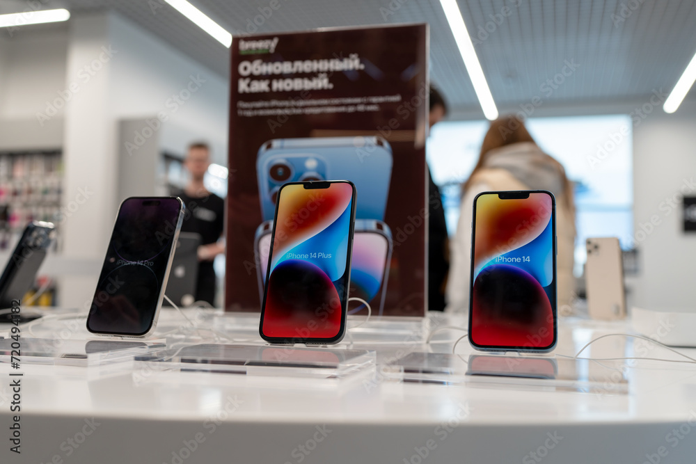 Apple iPhone 14 smartphones models, demo display launch at Apple store ...