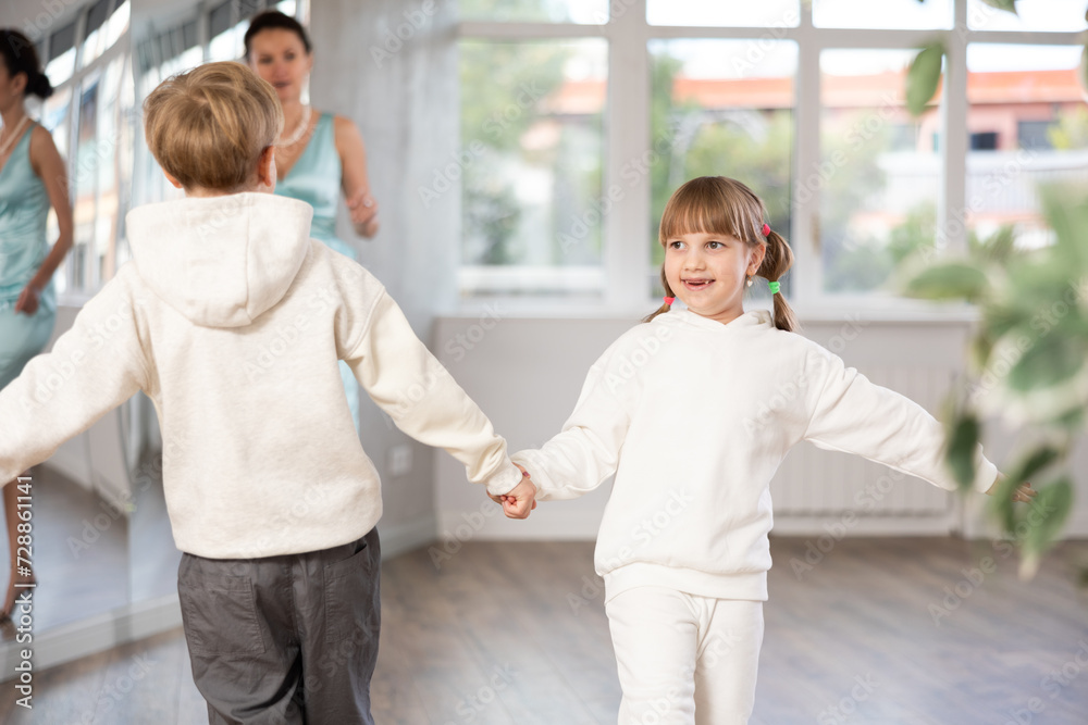 Boy with girl during contemporary boogie woogie dancing lesson ...