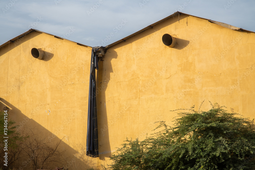 Photo Stock Les bâtiments industriels de la ville de Richard Toll au ...
