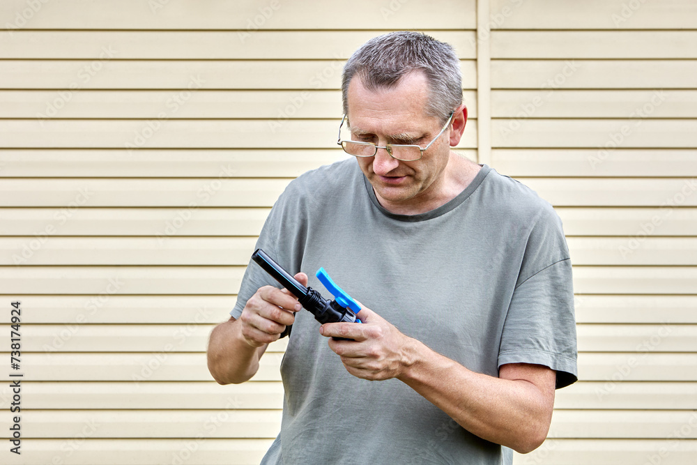 Connecting valve fitting with compression threaded fastener to HDPE ...