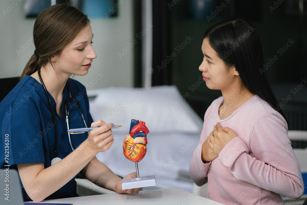 Female doctor explains to the patient the patient's work process ...