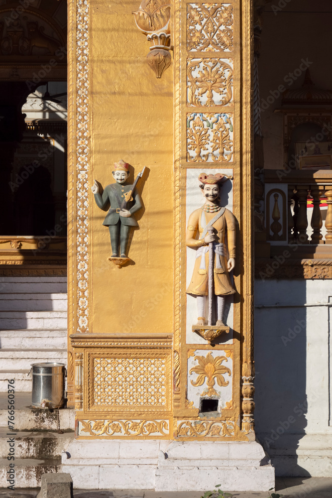 Entrance welcome sculptures Darbaan of Holkar Architecture, Indore ...