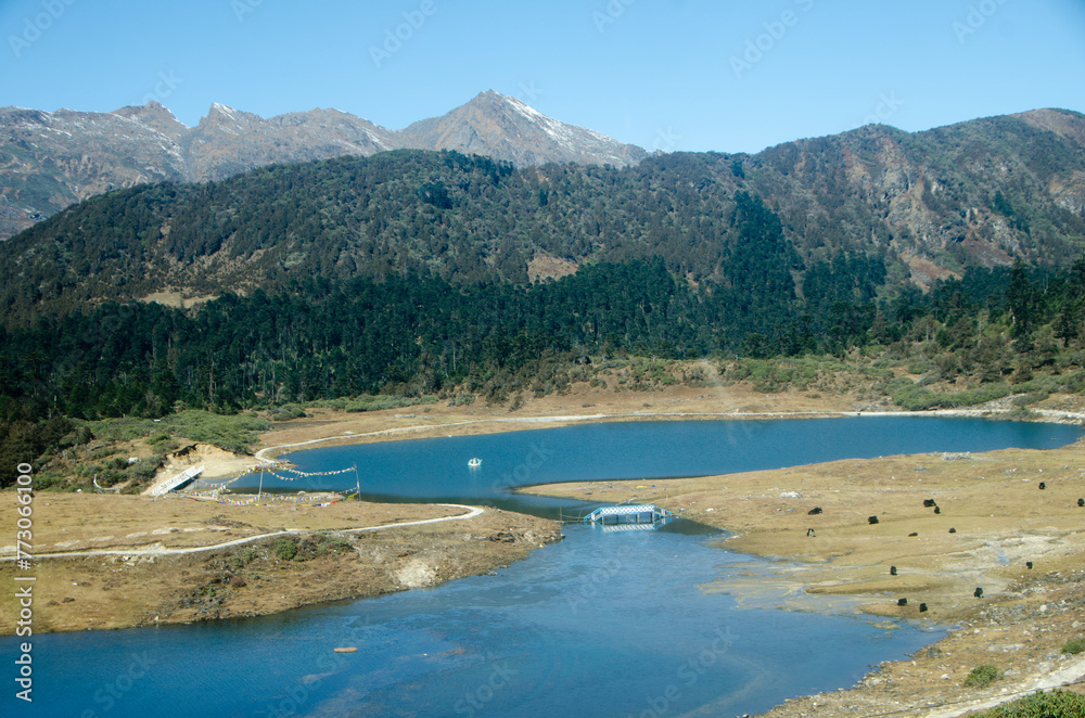 View of penga teng tso lake with scenic landscape and alpine valley in ...