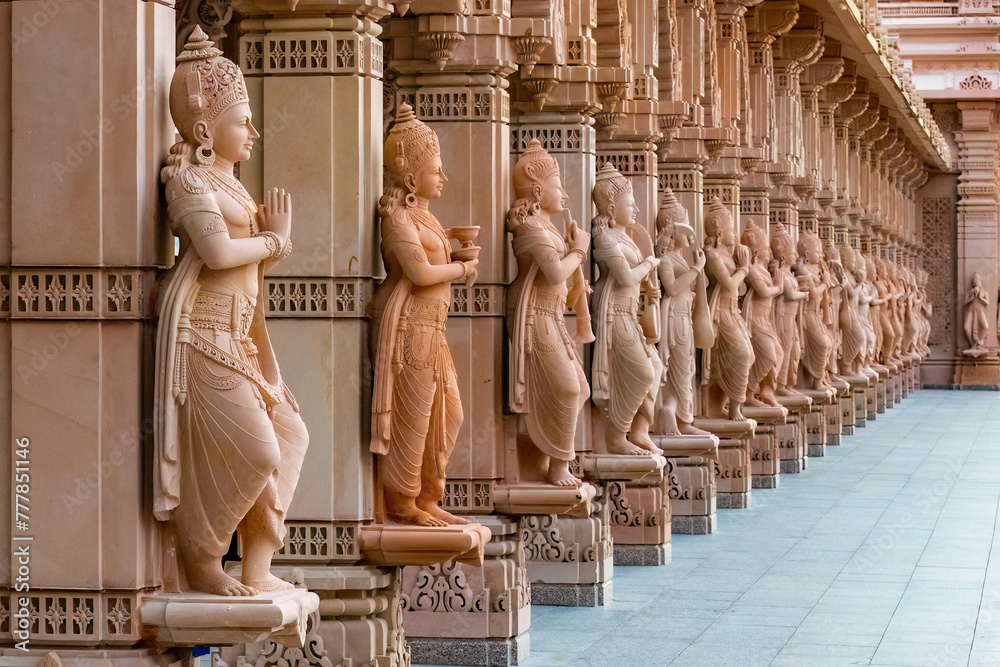 Scenic hindu statues decorating Akshardham Mahamandir temple at BAPS ...