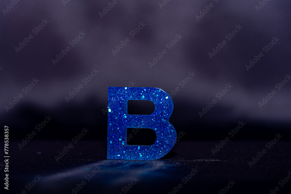 letra B em azul e glitter Stock Photo | Adobe Stock