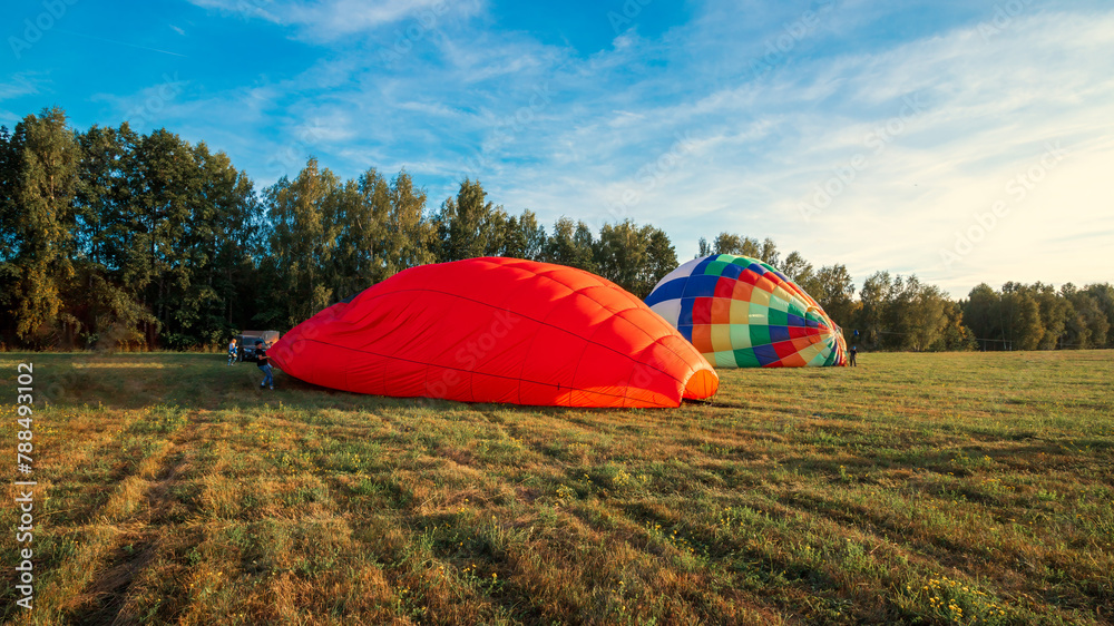 Ballooning festival on balloons preparation for flights, installation ...