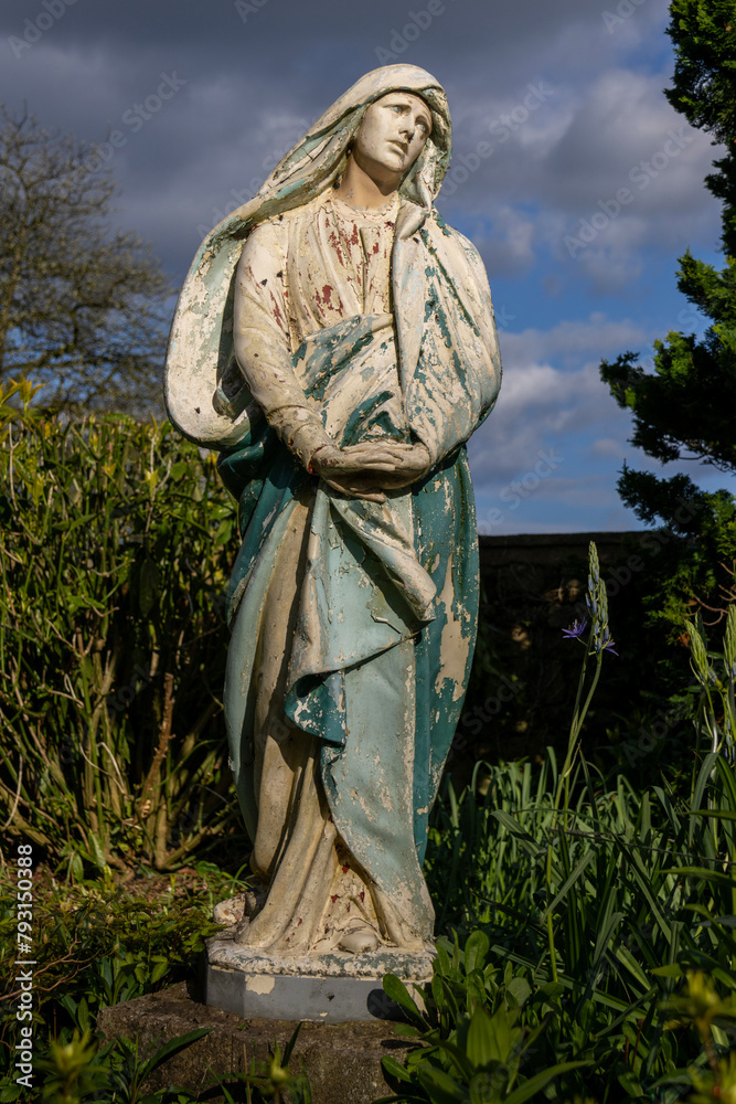 Mary, Mother of Christ Statue, Mourning the Crucifixion of Christ in ...