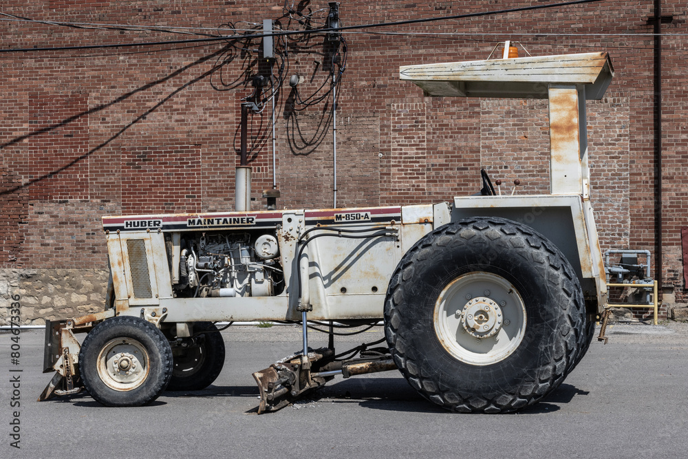 Huber Maintainer M850A Grader. The Huber Maintainer is used for road ...