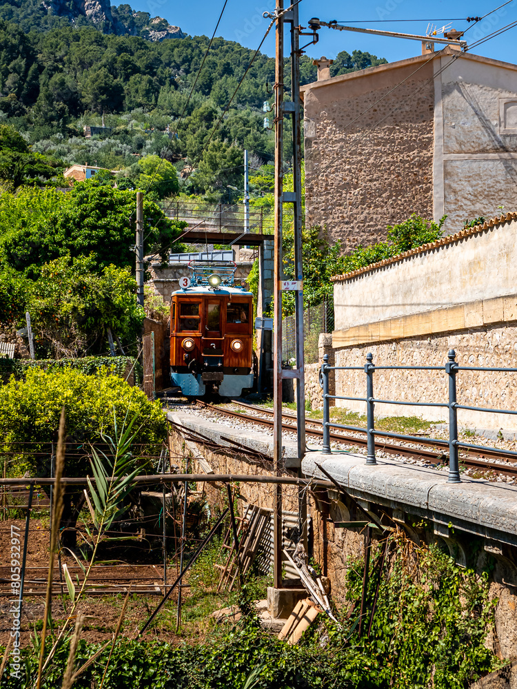 Leaving the last tunnel, the iconic Ferrocarril de Sóller train arrives ...