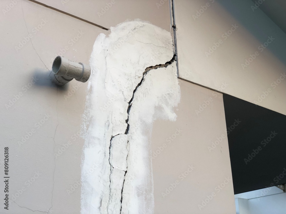 Cracked building concrete wall at the outside reveals clear fissures ...