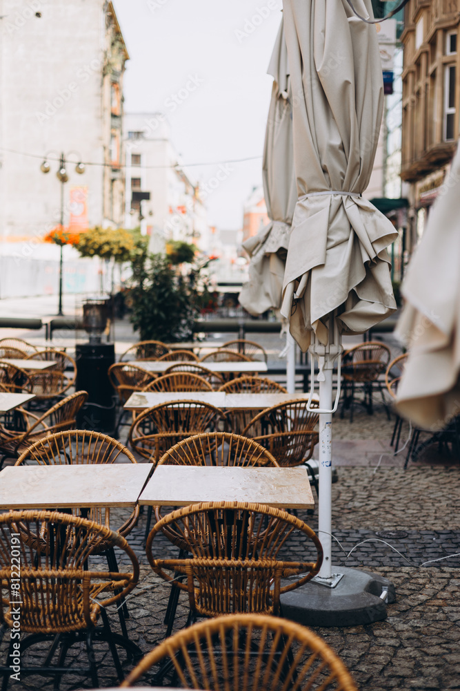 Outdoor street cafe tables ready for service. Modern Empty cafe terrace ...