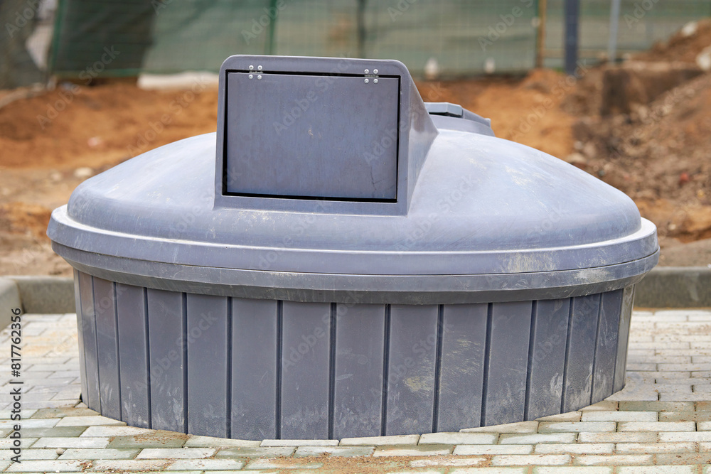 Recycling container, underground system for separate waste, urban garbage disposal and ...