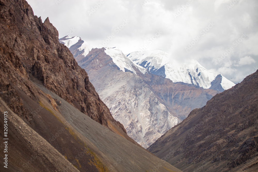 Beautiful Landscape Of Snow Mountain Ranges In Hunza Valley, Pakistan ...
