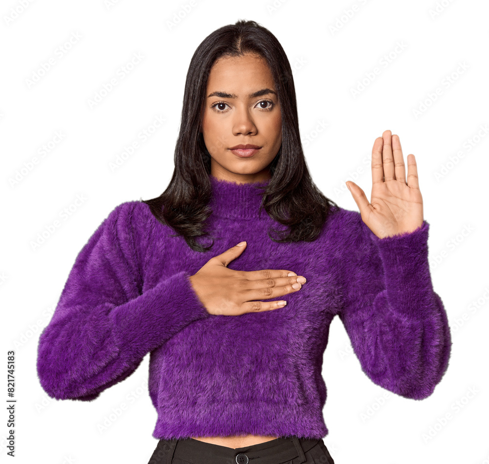 Young filipino woman taking an oath, putting hand on chest. の Stock フォト ...