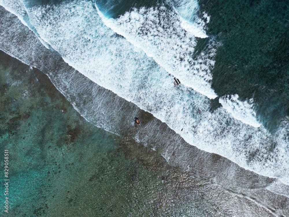 Cenital view of waves smashing in the crest of a coral reef of the ...
