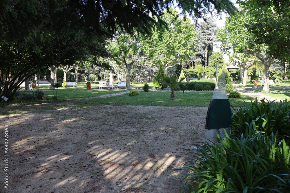 Le parc de la source Perrier, village de Vergèze, département du Gard ...