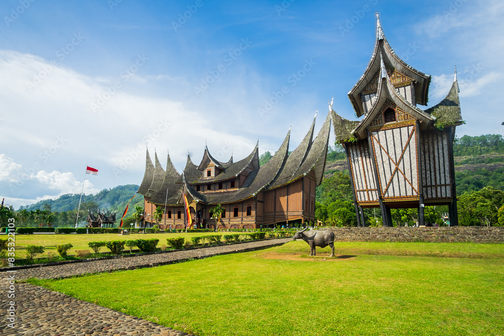 Rumah Gadang adalah nama untuk rumah adat Minangkabau yang merupakan ...