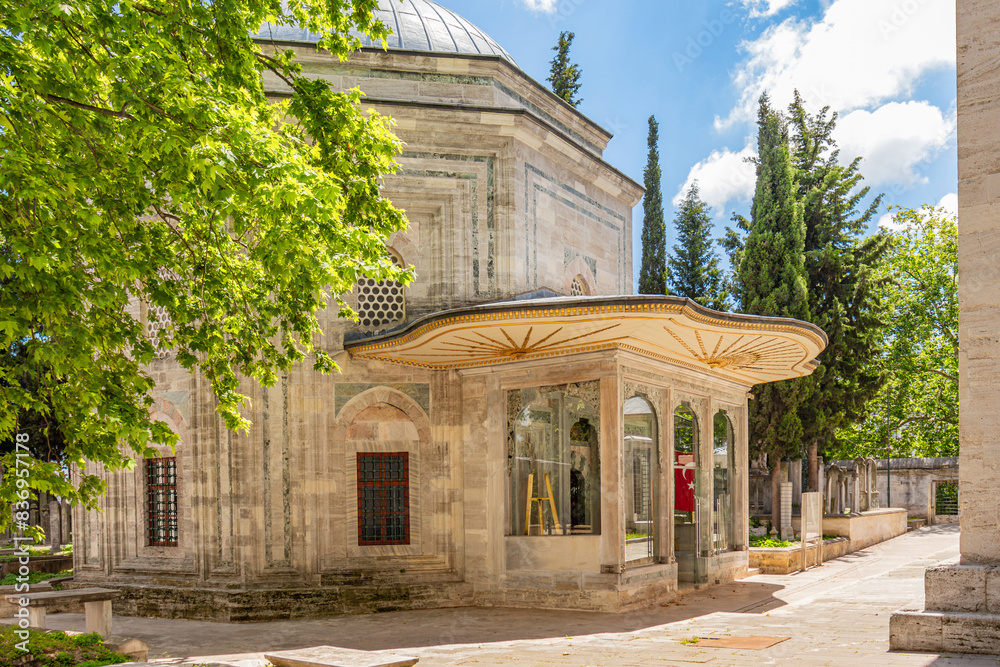 Foto de Stock Sultan 2nd Beyazıd Veli Tomb located in the treasury ...