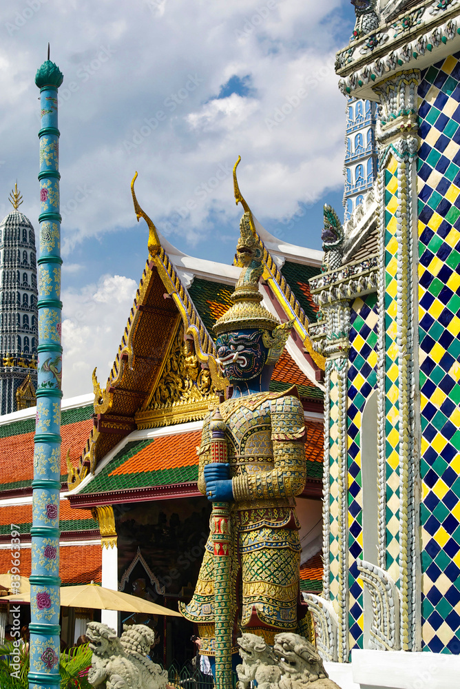 Statues of the demon guard at the entrance of the Wat Phra Kaew temple ...