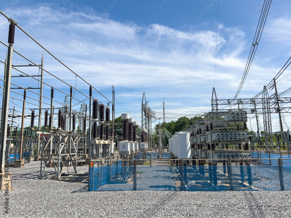 Capacitor bank set comprising circuit breaker, disconnecting switch ...