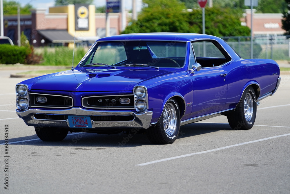 Royal Blue 1966 Pontiac GTO 2-door hardtop 389 Tri-Power V8 vintage car ...