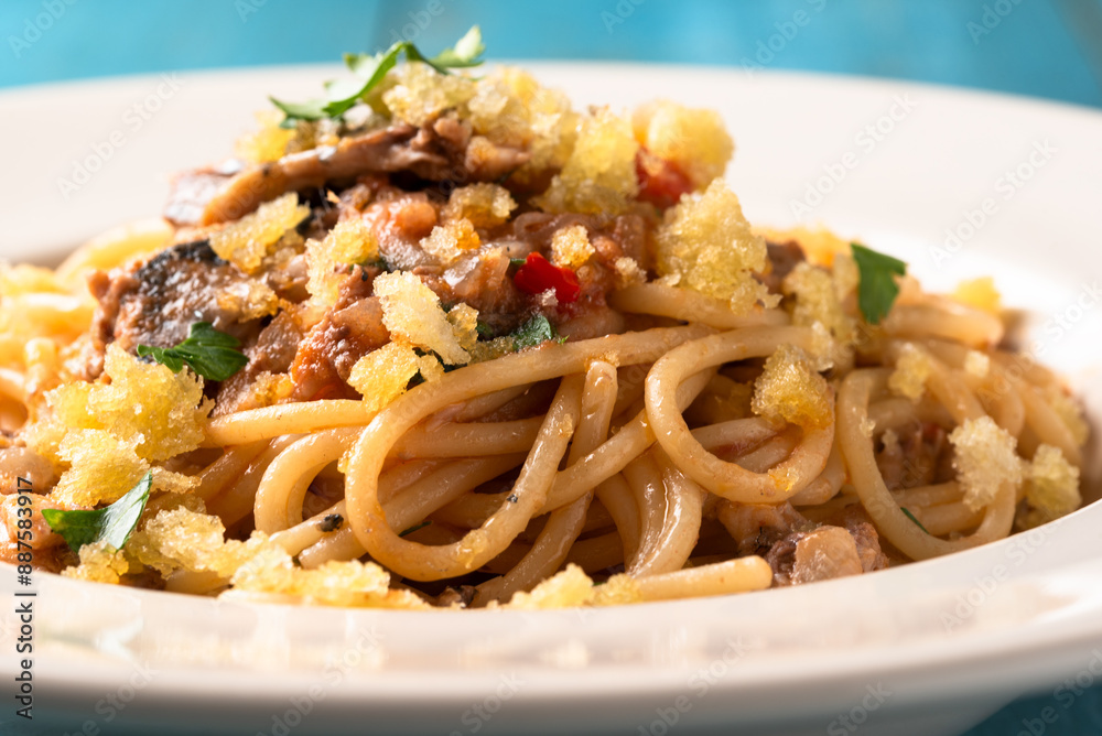 Spaghetti con le sarde, ricetta tipica di pasta italiana, gastronomia ...