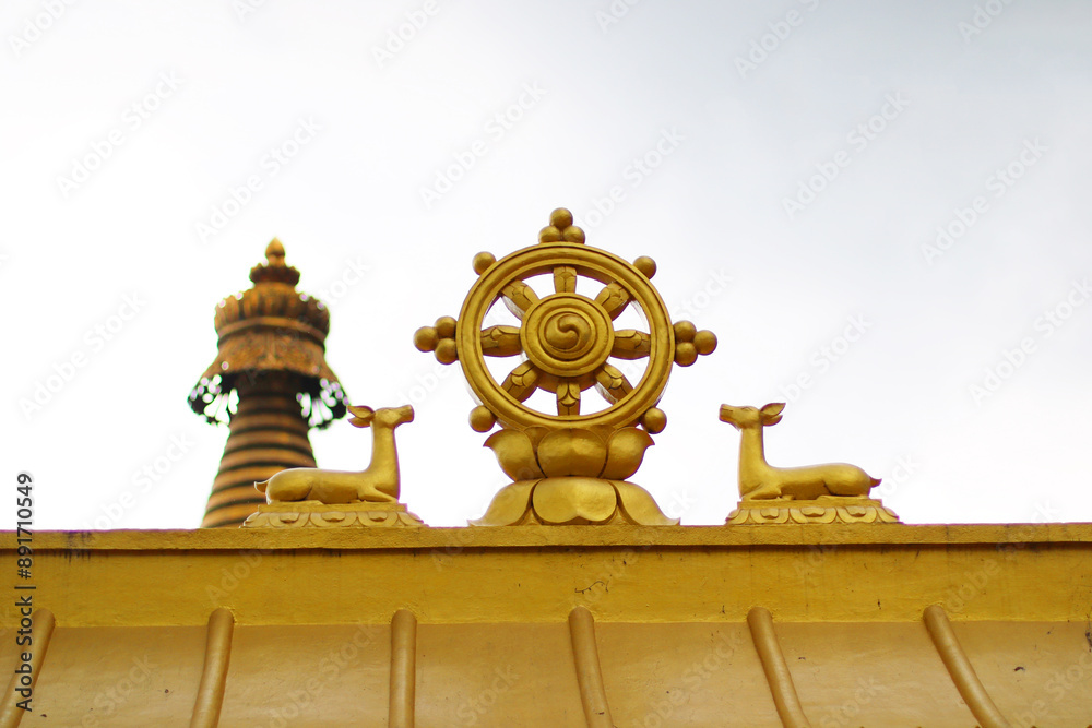 Foto de Stock Wheel of Dharma and golden deer, a top of Tibetan ...