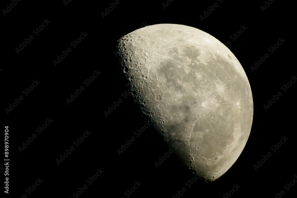 The moon is 20 days old and is in the Waning Gibbous phase of its lunar ...