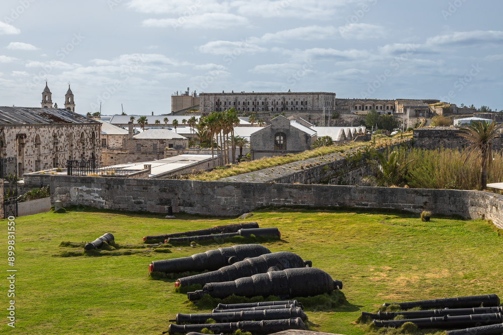 Exposure of the artillery used in the keep, the largest fort in Bermuda ...