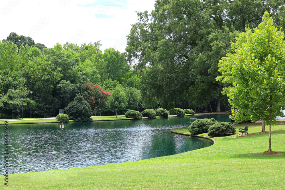 Foto Beautiful Freedom Park, a 98-acre park lush with green growth in ...