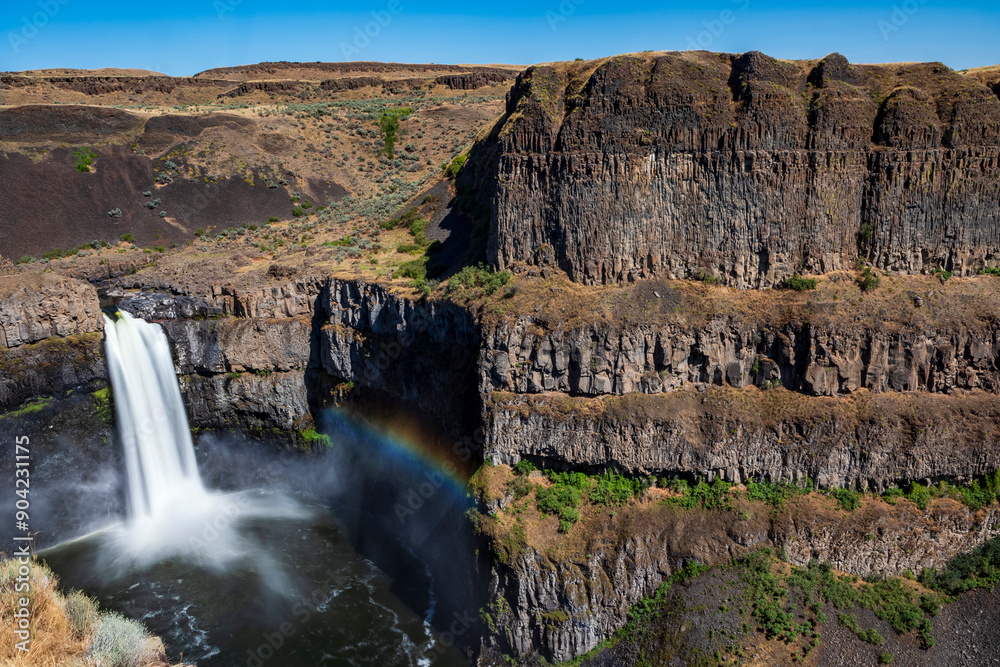 powerful Palouse Falls flowing from the basalt canyon to the Snake ...