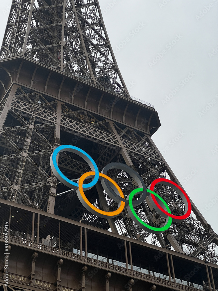 Foto de Stock The Eiffel Tower decorated with the Olympic rings, the ...