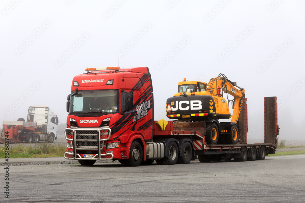 Scania Truck Drop Deck Trailer Carrying JCB Wheeled Excavator. Stock ...