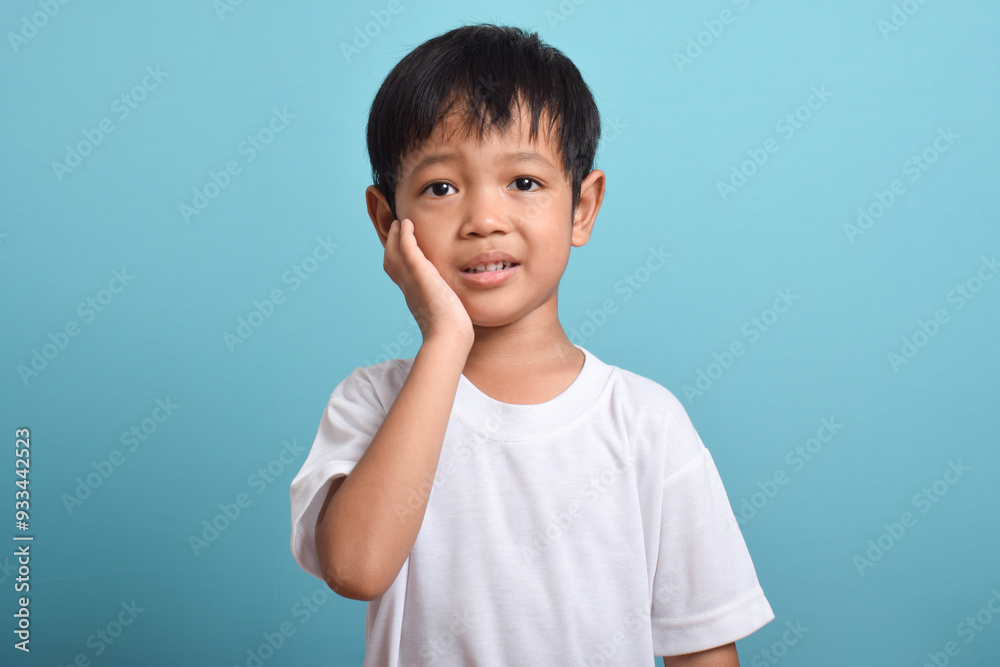 Stock-Foto „Little Asian boy suffering from toothache. emotional Asian ...