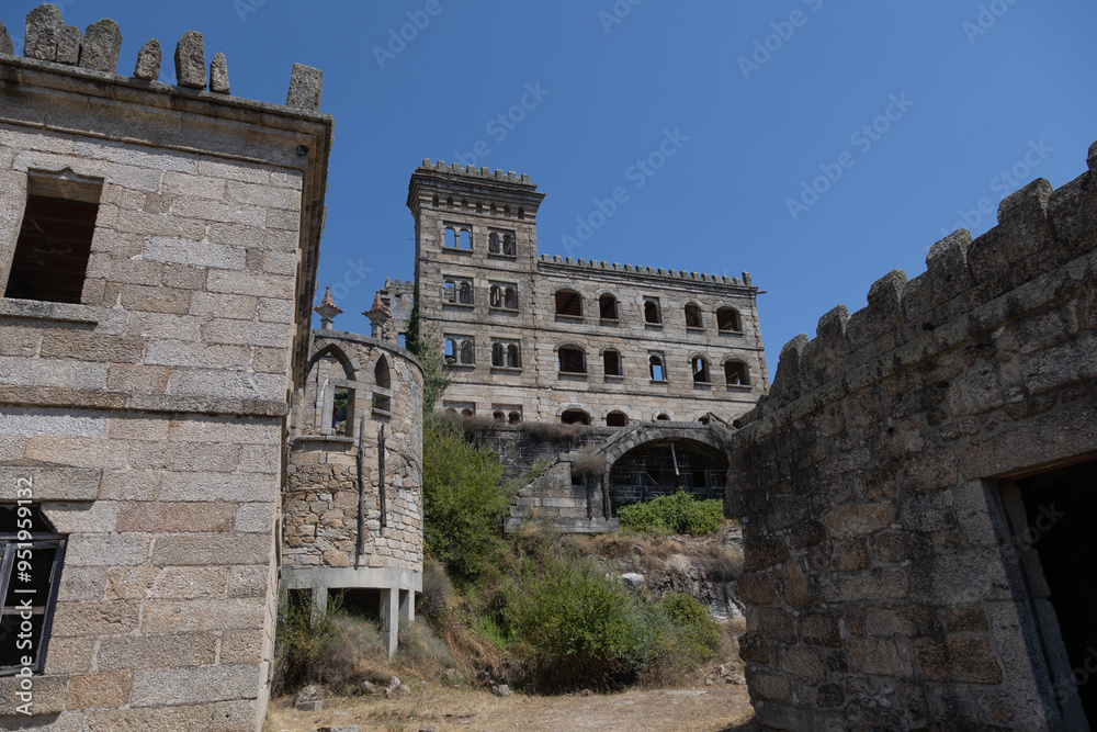 Abandoned Termas Rádium (Hotel Serra da Pena) ruins in Sortelha ...