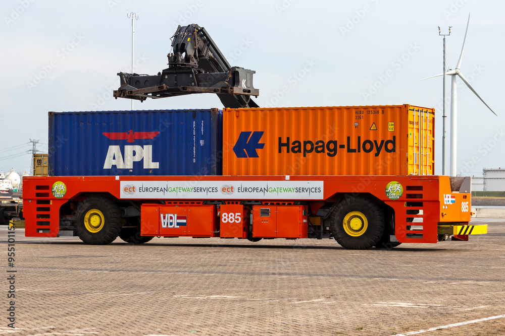 APL &nHapag-LLoyd cargo Container handler placing shipping containers ...